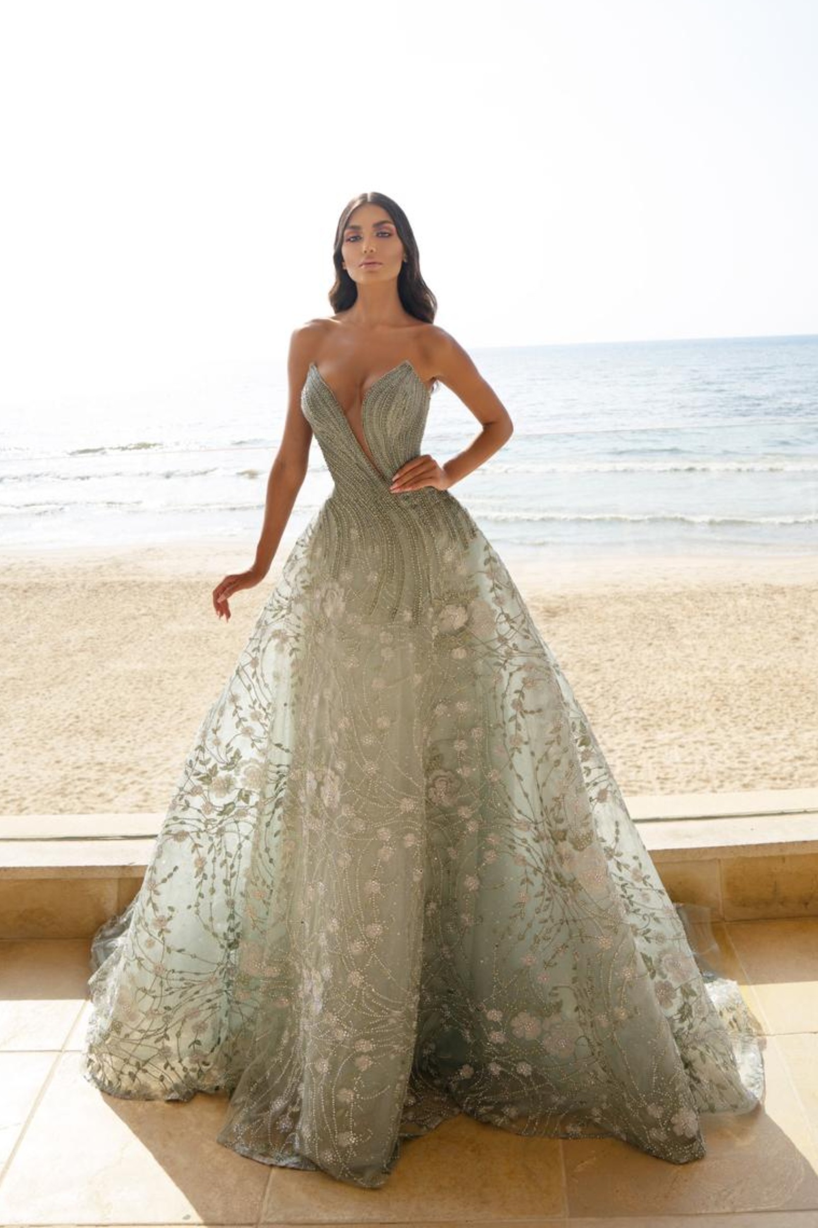 Rent catwalk couture Dresses, Bags & Accessories - Designer-24