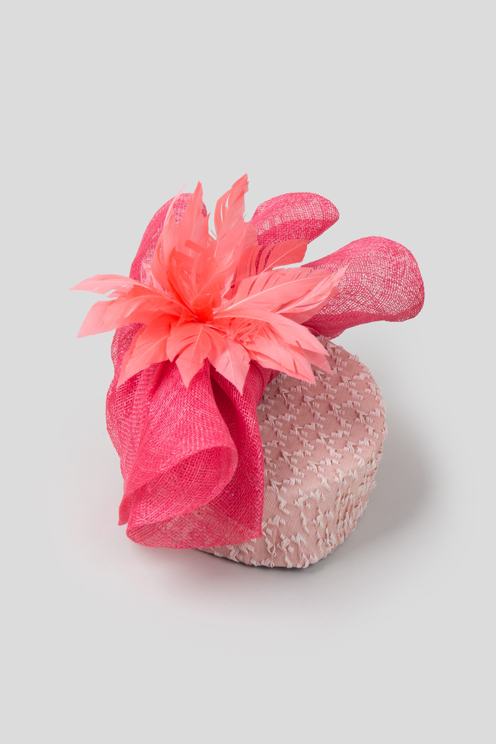 Rent hats by Top Designers in Dubai - Designer-24