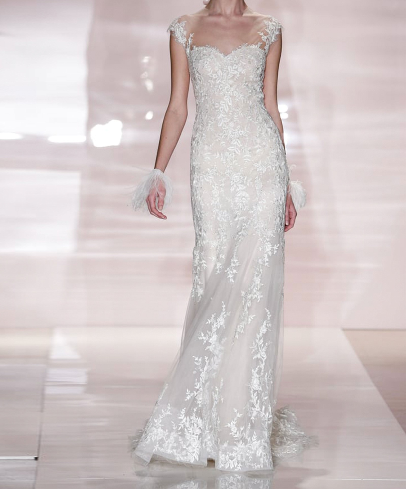 Rent REEM ACRA Lace Mermaid Wedding Dress in Dubai - Designer 24