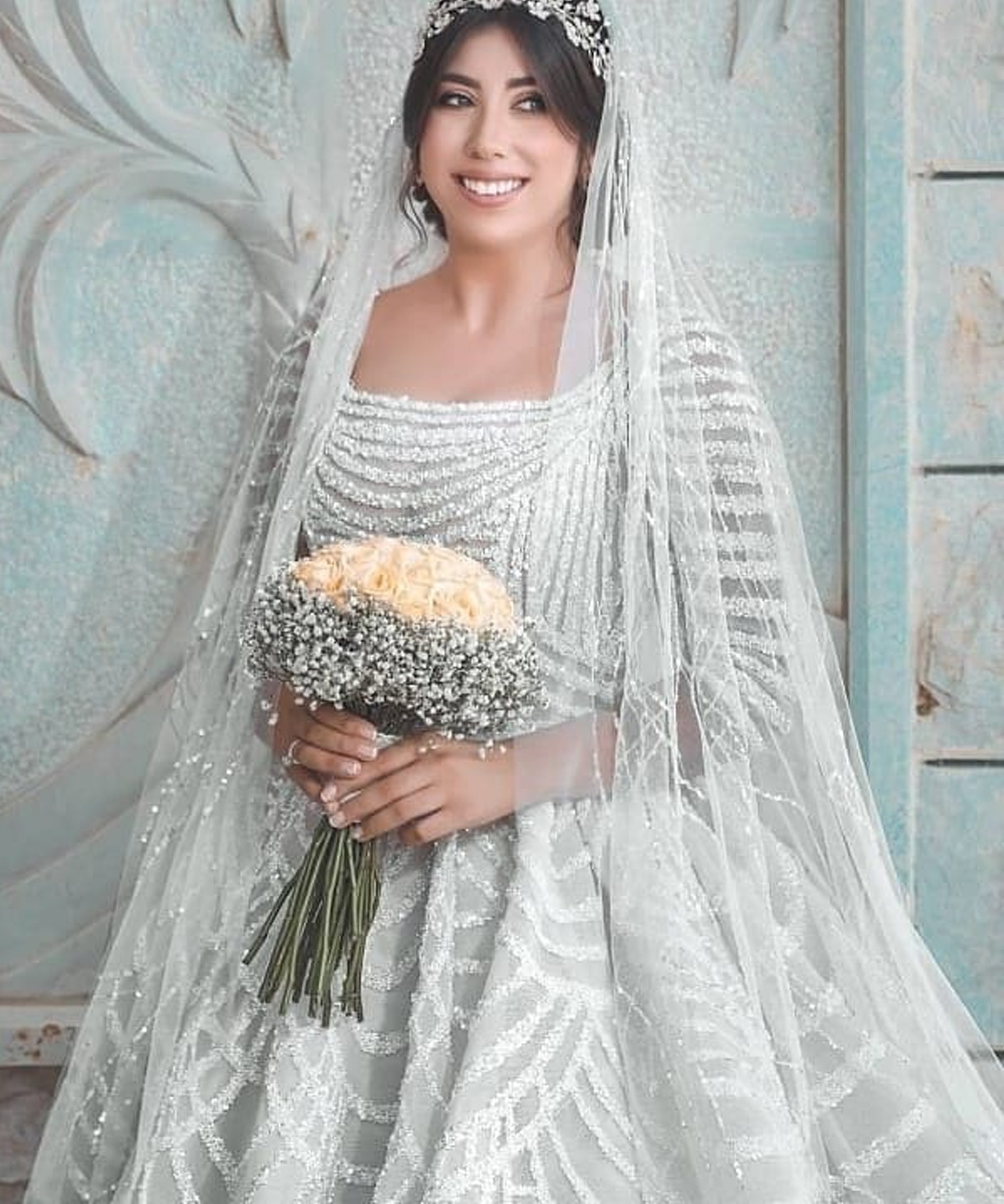 Designer-24 - Rent Designer Dresses